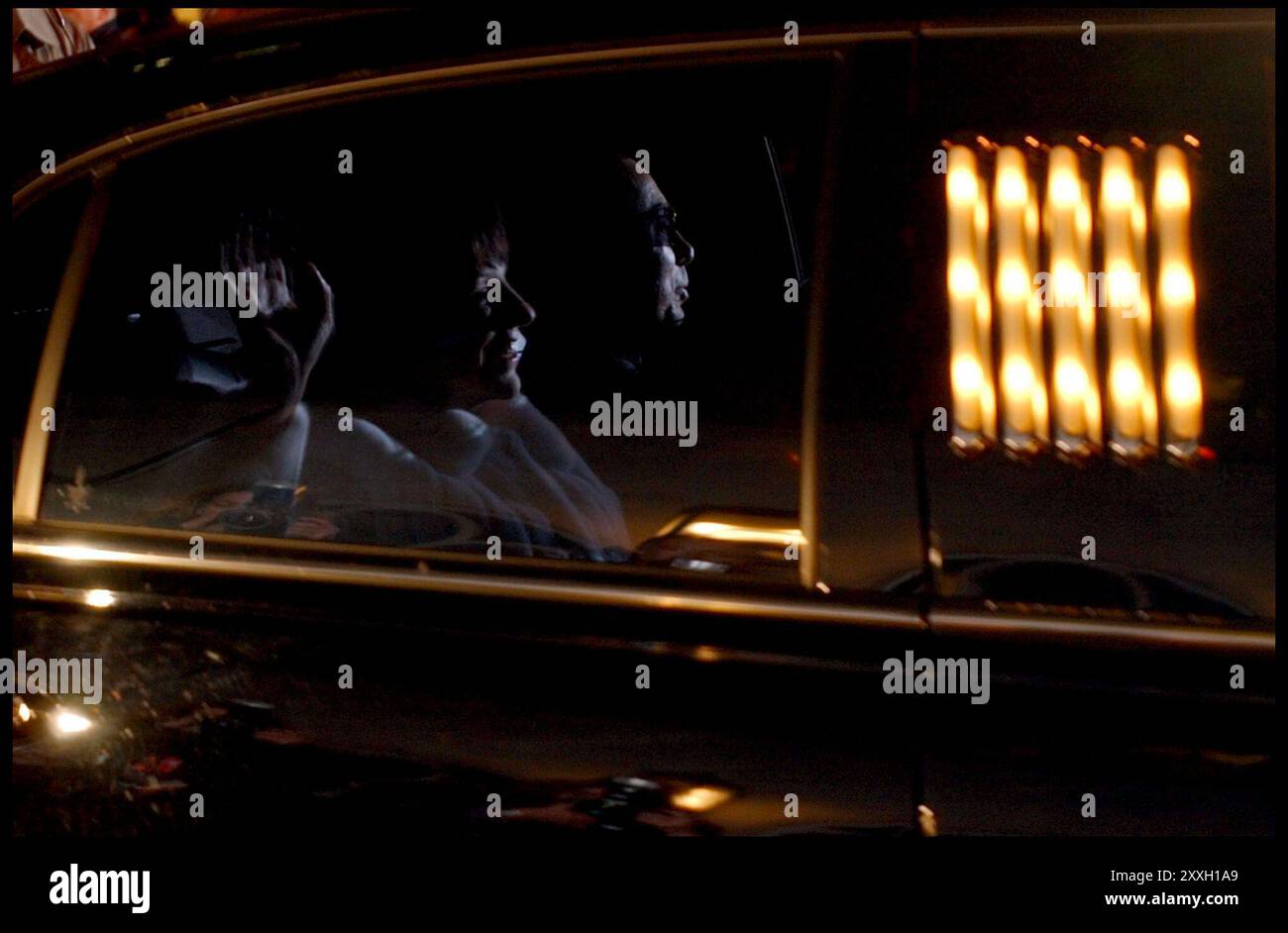 Manhattan, New York, USA, March 16th 2002; Liza Minelli gifter sig ...