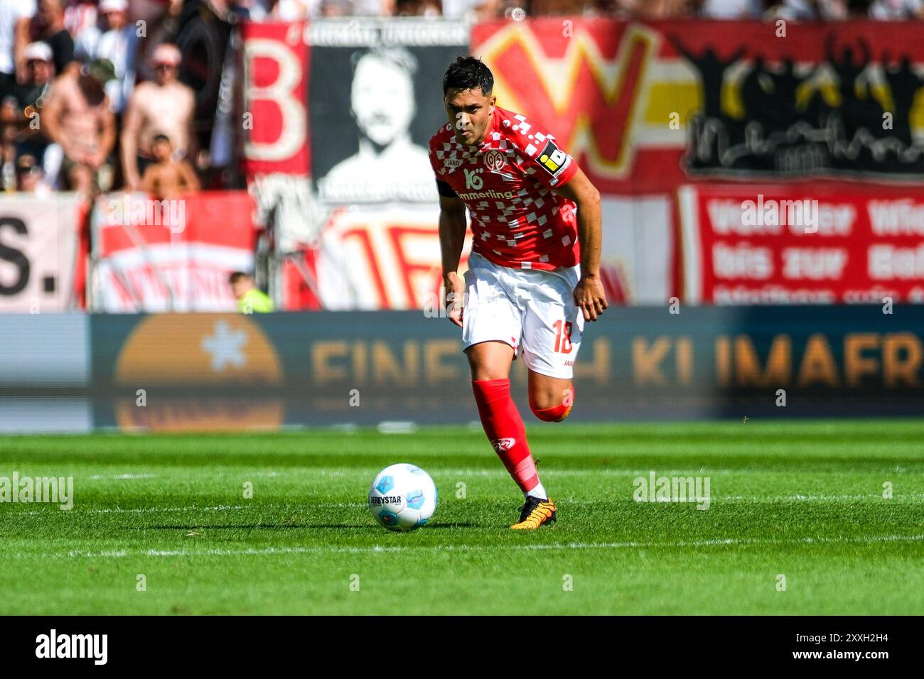 Nadiem Amiri (1. FSV Mainz 05, #18) am Ball, GER, 1. FSV Mainz 05 vs. 1 ...