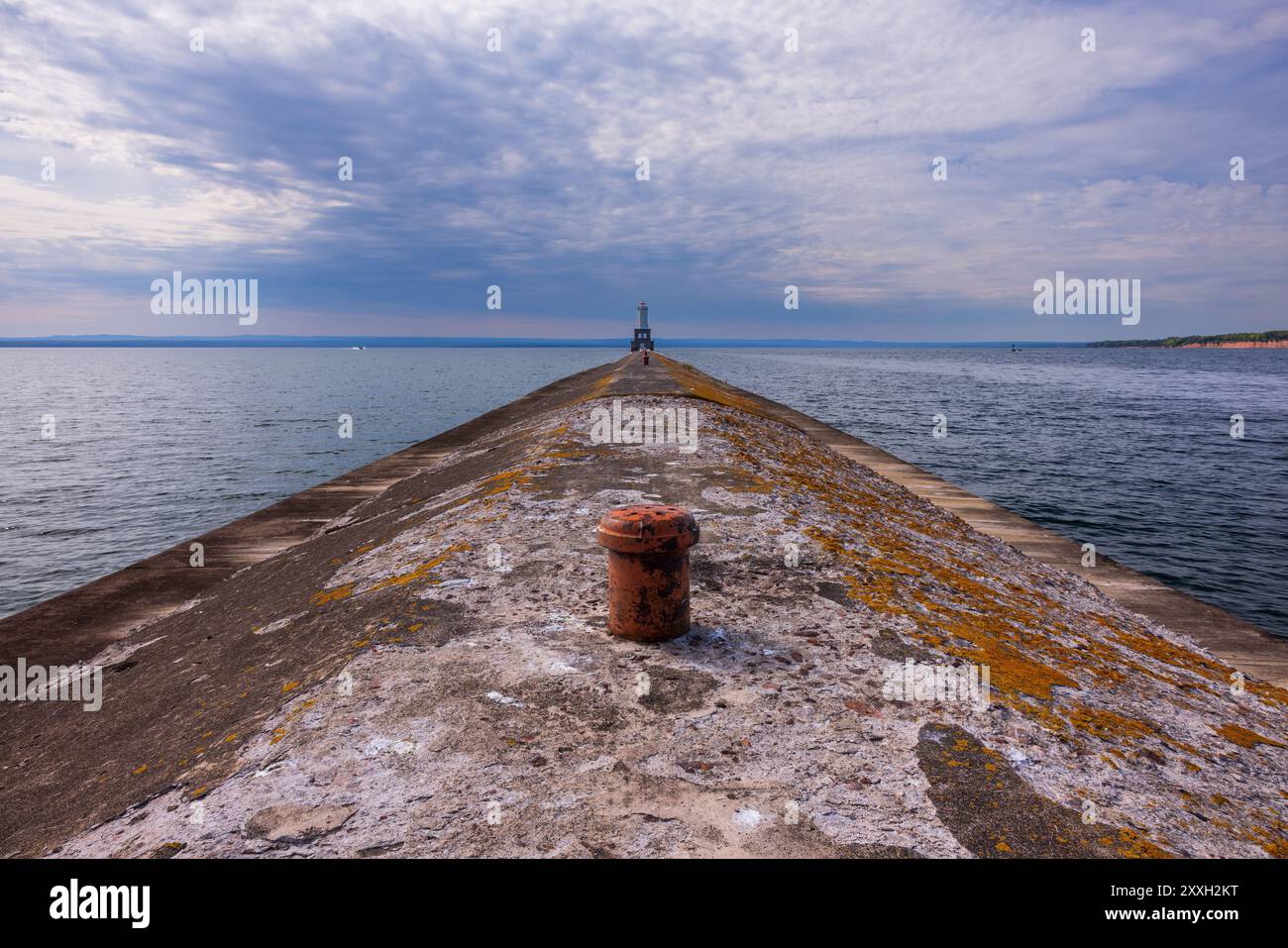 A lighthouse on a breakwater on Lake Superior Stock Photo - Alamy