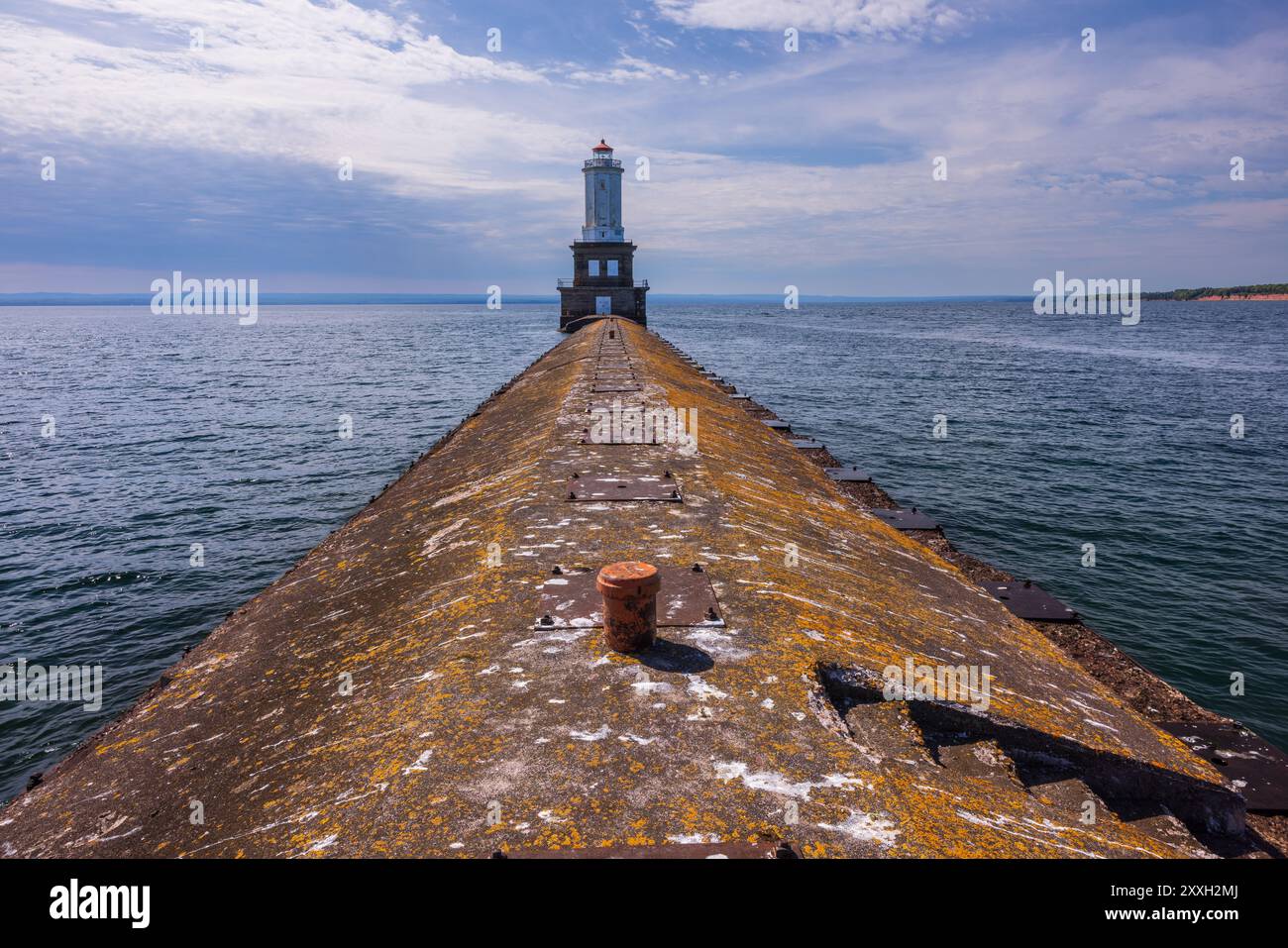 A lighthouse on a breakwater on Lake Superior Stock Photo - Alamy
