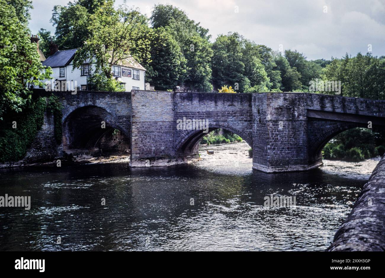 An old stone English bridge Stock Photo - Alamy