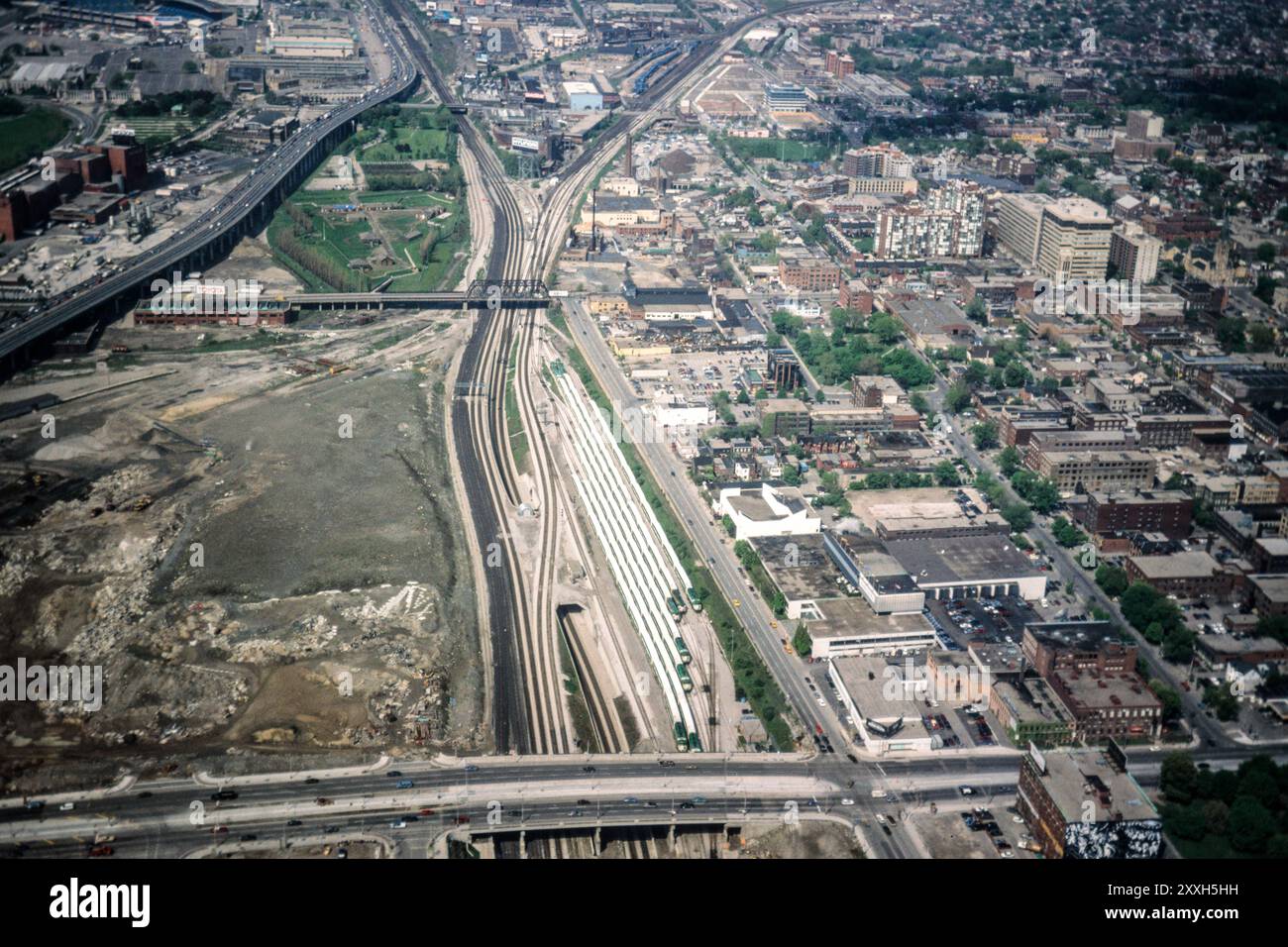 Aerial cityscape 1990s hi-res stock photography and images - Alamy