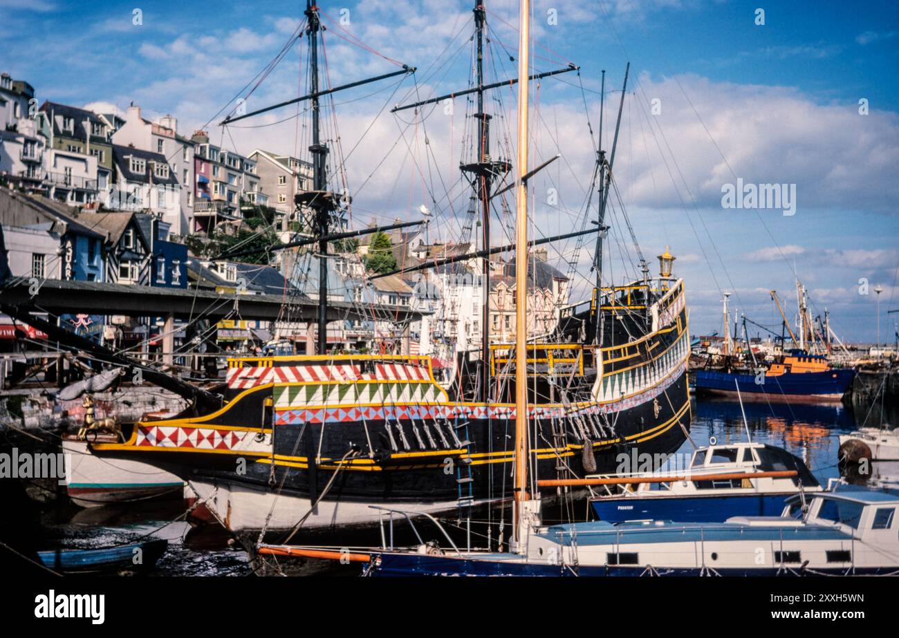 English galleon hi-res stock photography and images - Alamy