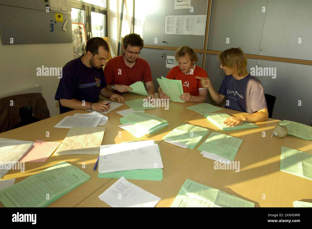 personal voting in an election ,cast a vote personal voting in an ...