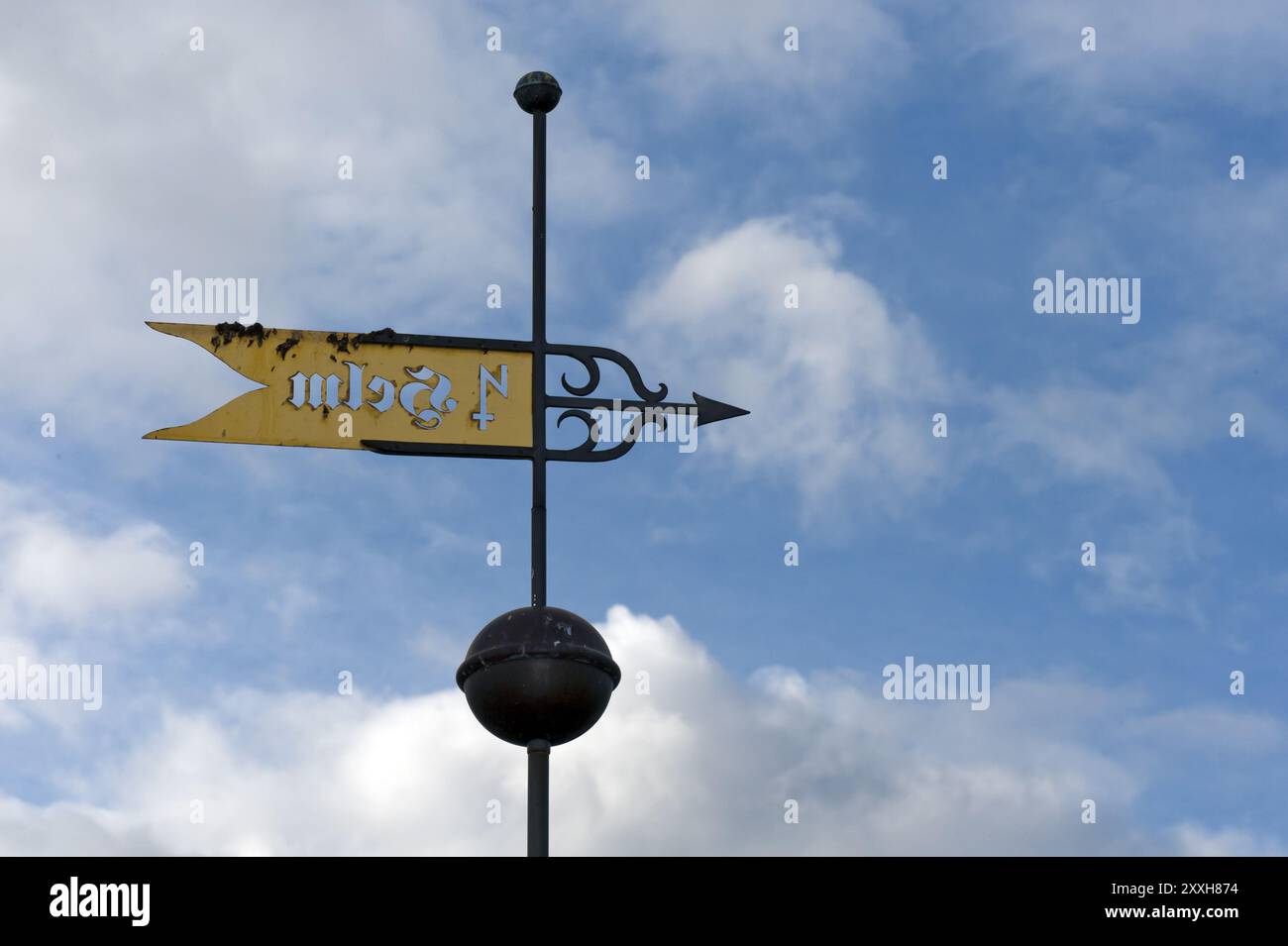 Direction notice board hi-res stock photography and images - Alamy