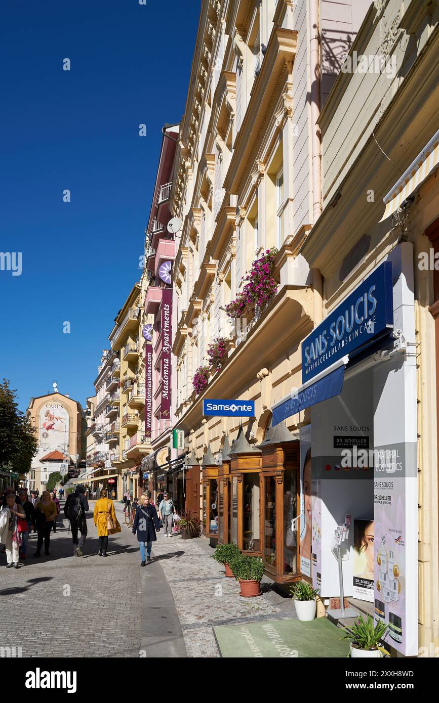 Tourists in a popular shopping street Stock Photo - Alamy