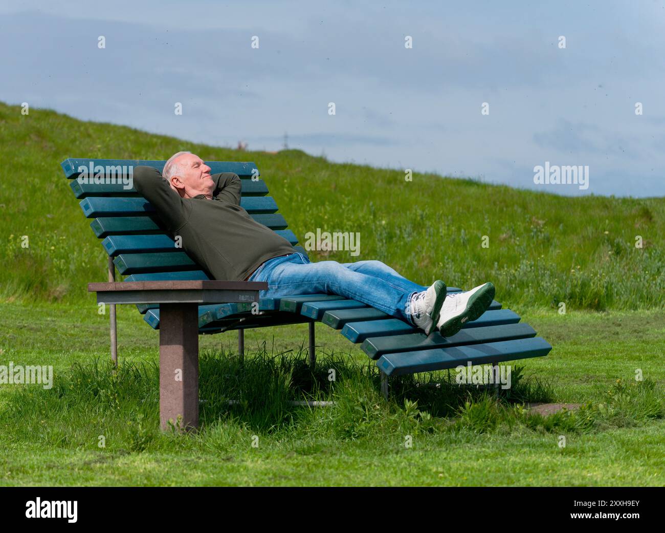 Relaxation on a park bench Stock Photo - Alamy