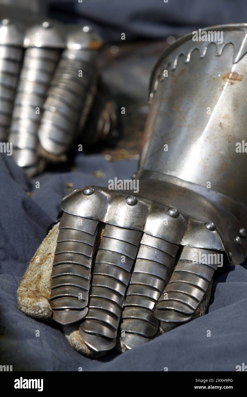 Empty armour hi-res stock photography and images - Alamy