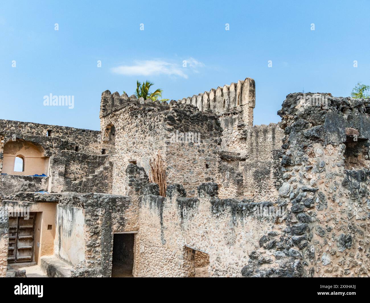 old ancient mosque ruins at Kilwa Kisivani Stock Photo - Alamy