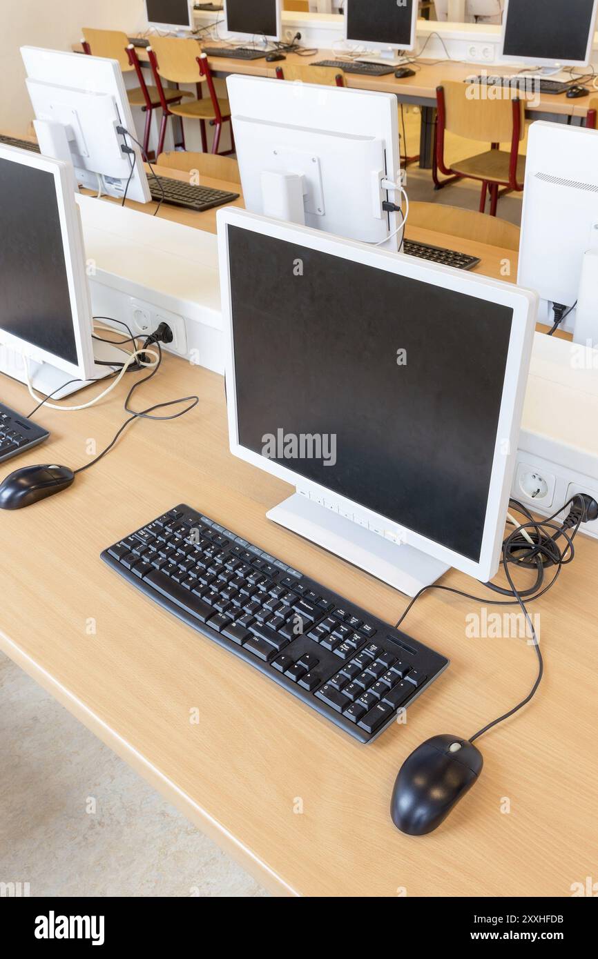 Desktop computer in computer class on dutch high school Stock Photo - Alamy