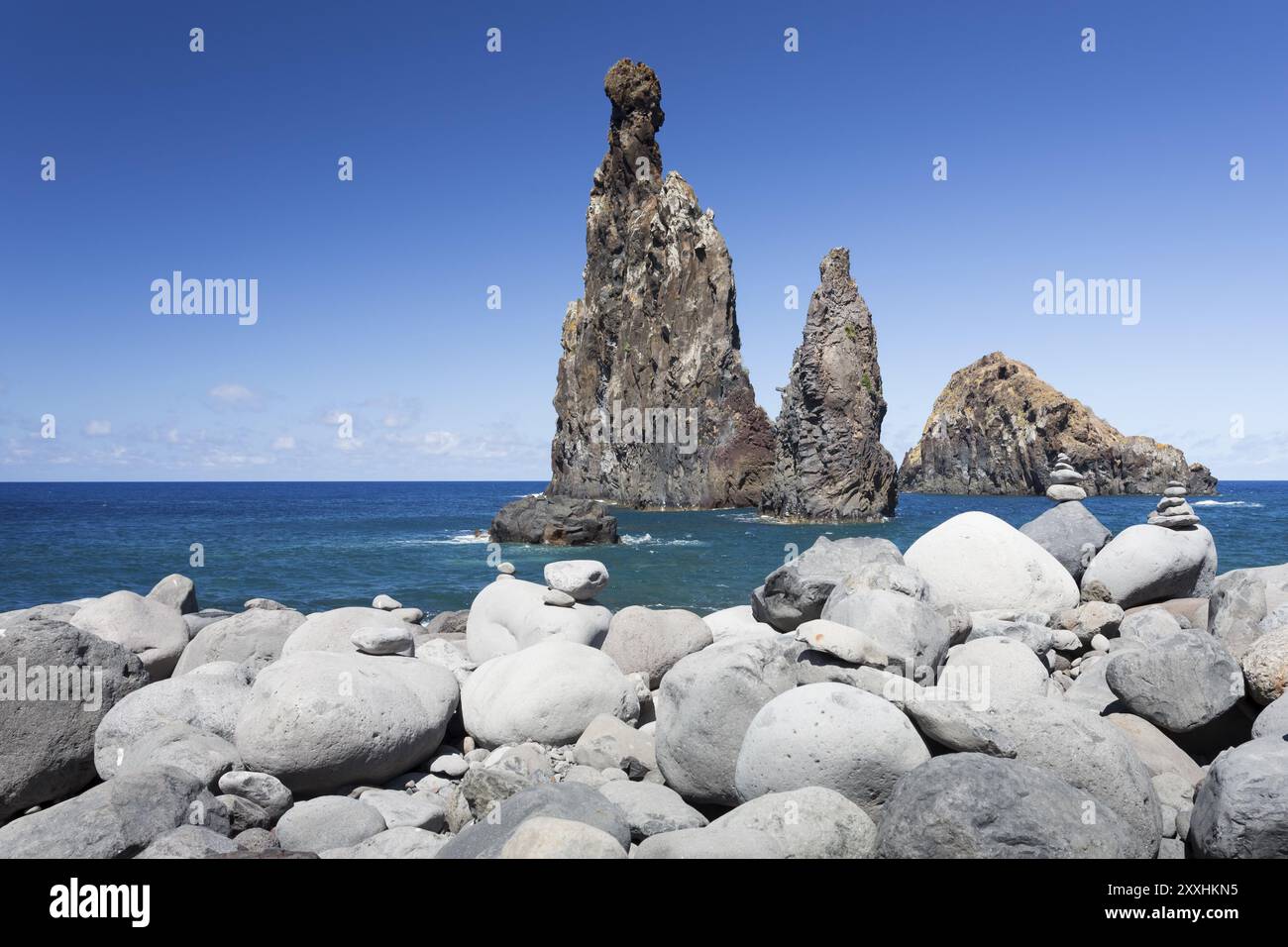 Rock formations on the Madeira coast Stock Photo - Alamy