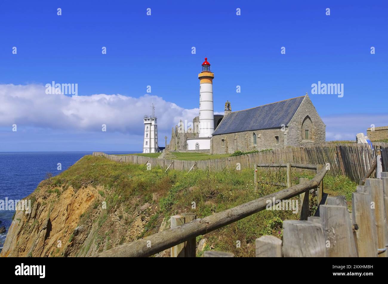Phare de Saint-Mathieu in Brittany, France, Phare de Saint-Mathieu in ...