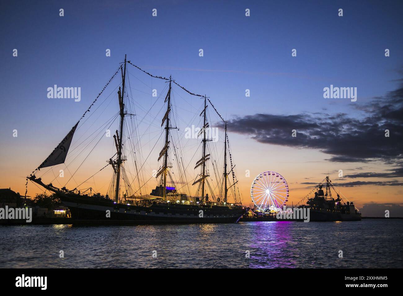 Night time sail hi-res stock photography and images - Alamy