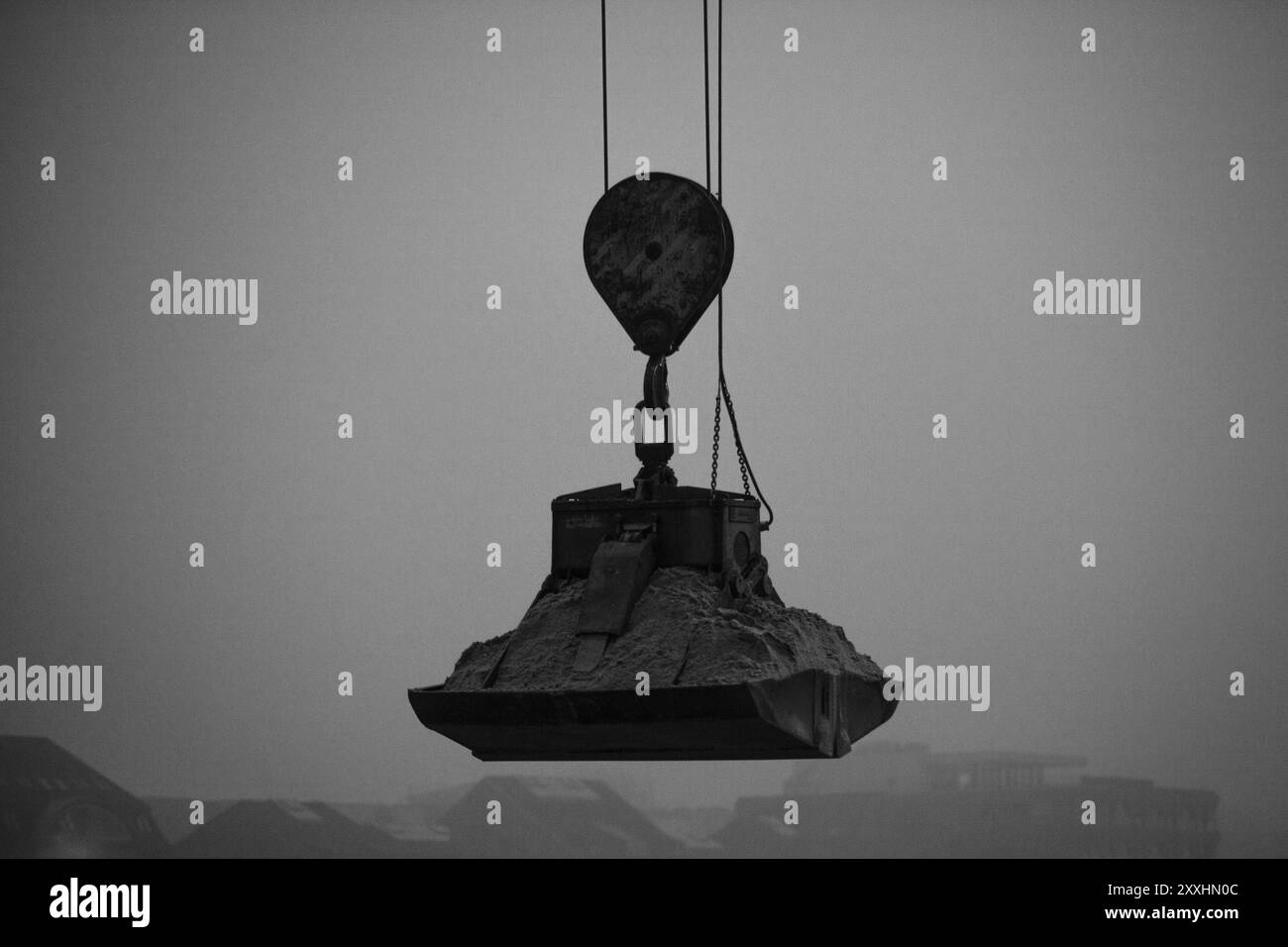 Crane with sand in its bucket Stock Photo - Alamy