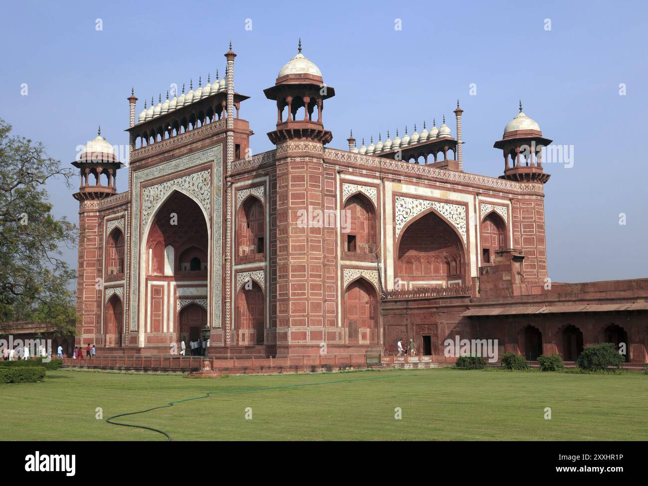 Entrance building to the Taj Mahal Stock Photo - Alamy