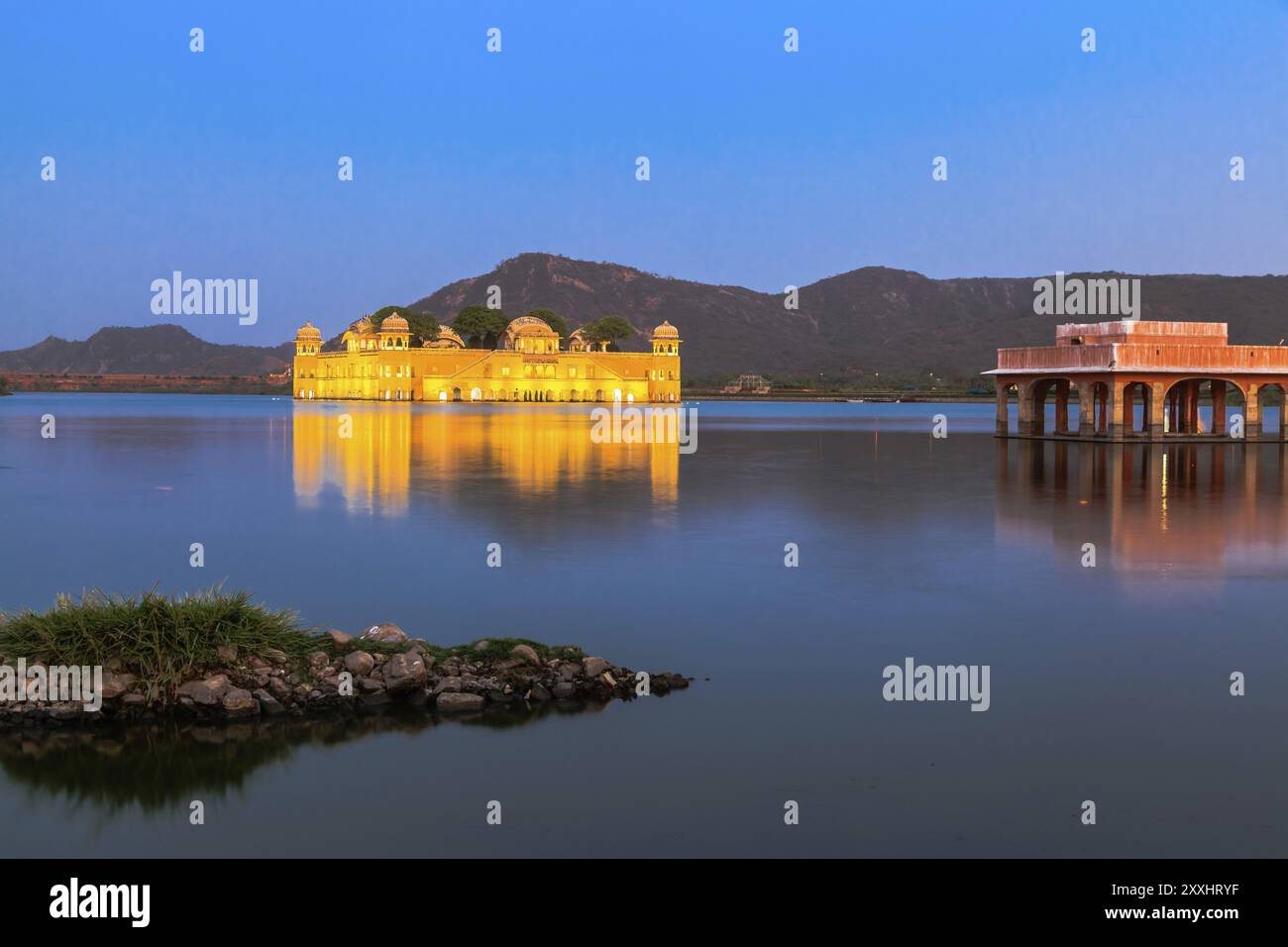 Jai Mahal, the water palace in man sagar lake in Jaipur, Rajasthan ...