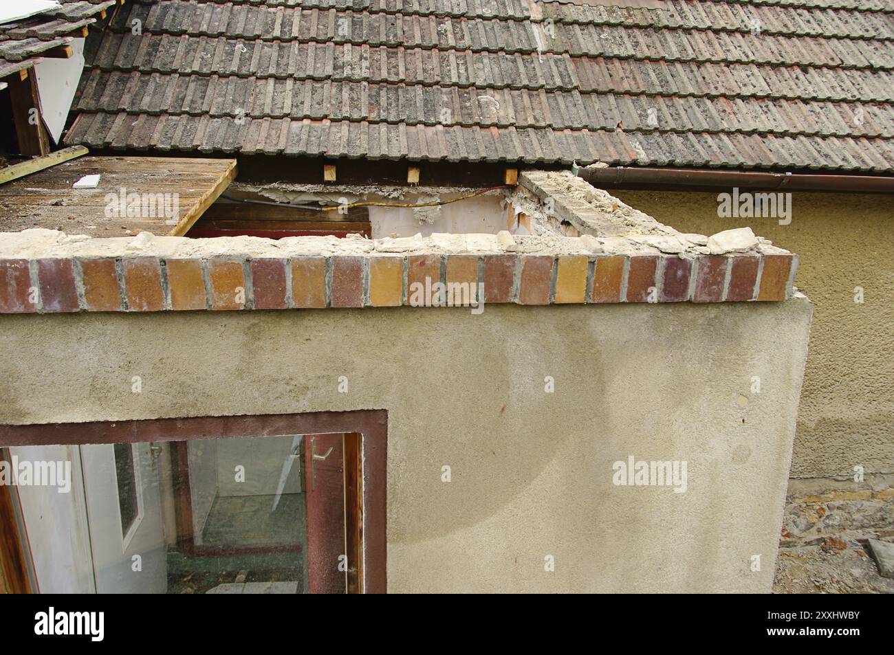 Tear off roof, demolish roof 01 Stock Photo - Alamy