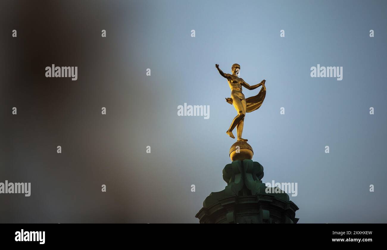 A gilded sculpture on the roof of a cultural building Stock Photo - Alamy