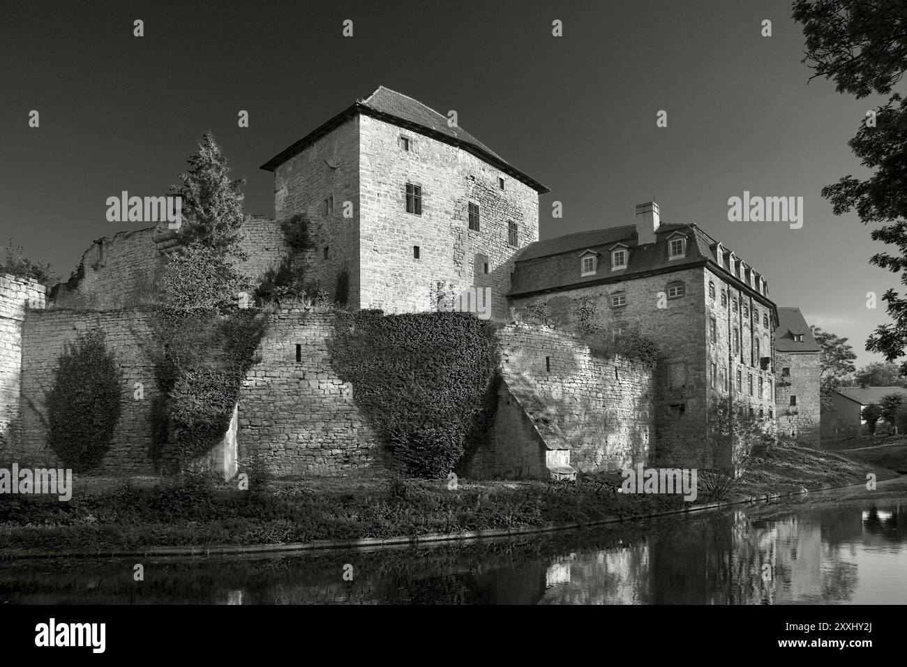 View of the medieval moated castle of Kapellendorf in Thuringia in ...