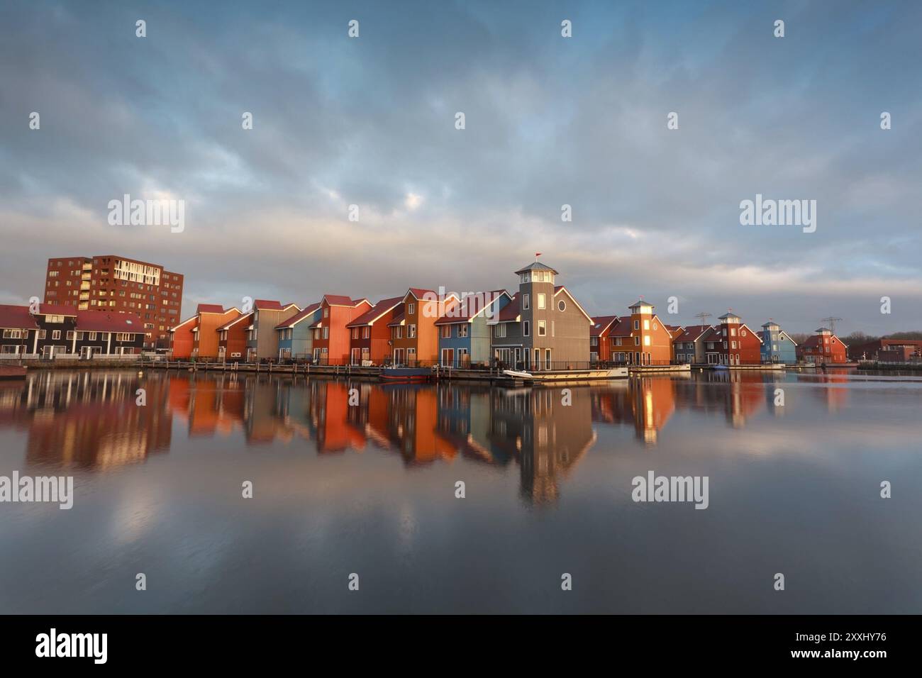 Sunlight buildings orange hi-res stock photography and images - Alamy