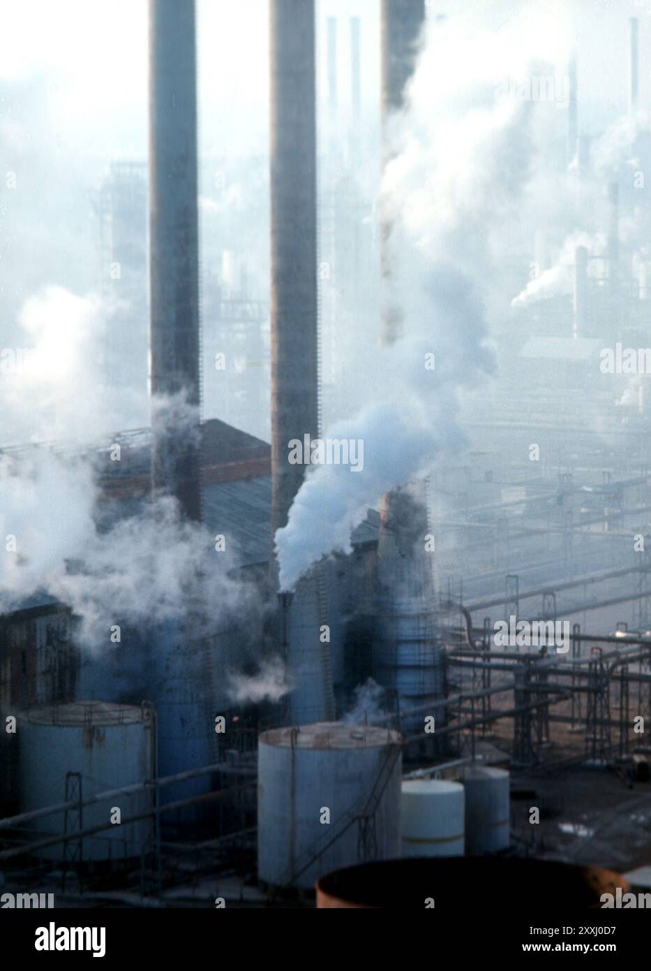 Abadan oil hi-res stock photography and images - Alamy