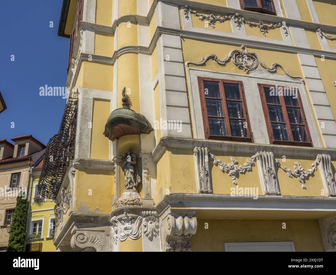 Building with baroque architecture and ornate windows in a city ...
