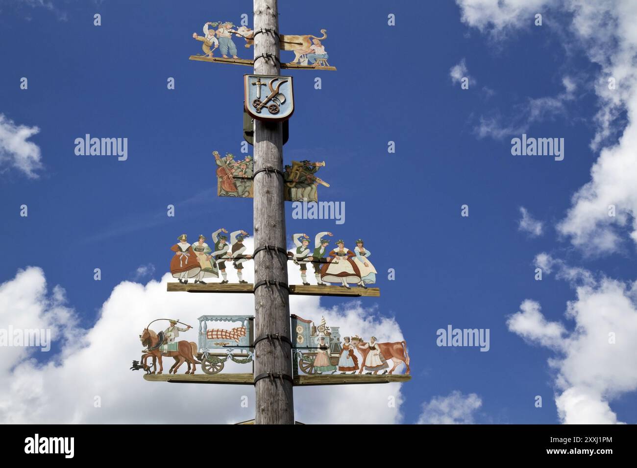 Erecting the maypole hi-res stock photography and images - Alamy