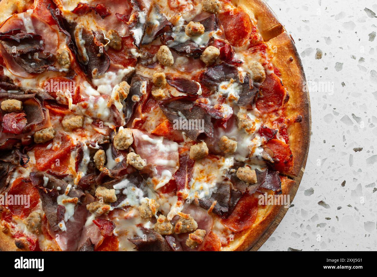 A top down view of a pizza with meat toppings Stock Photo - Alamy