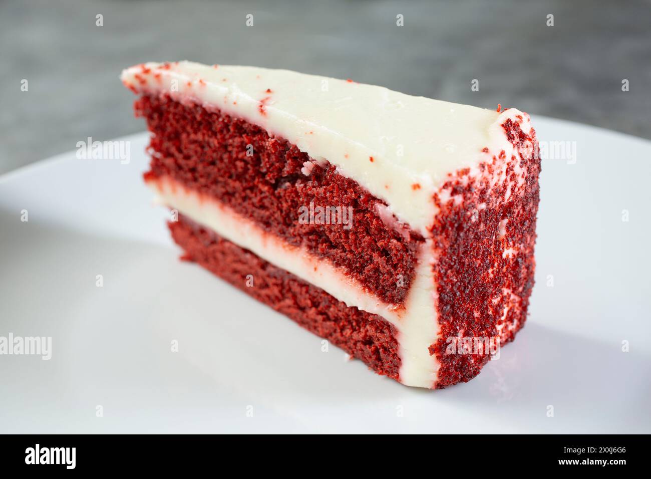 Red velvet cake oven hi-res stock photography and images - Alamy