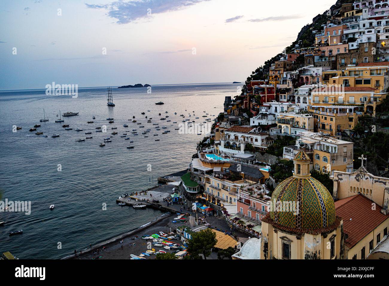 Scenic hilltop setting hi-res stock photography and images - Alamy