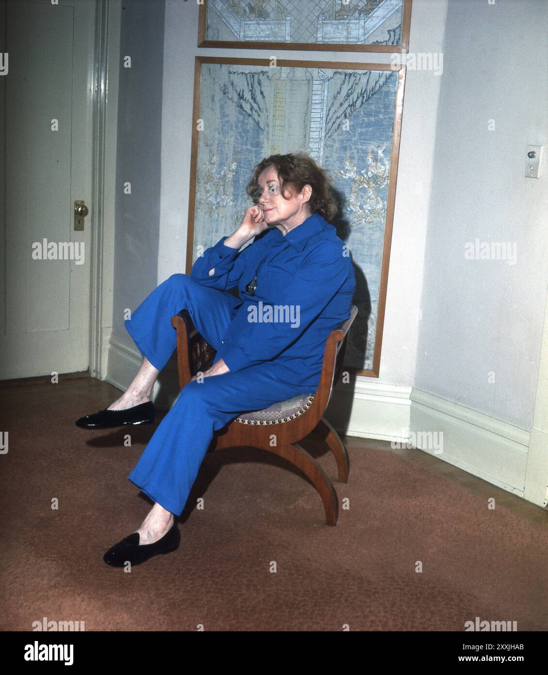 ELSA LANCHESTER circa 1972 candid colour portrait at home in Los ...