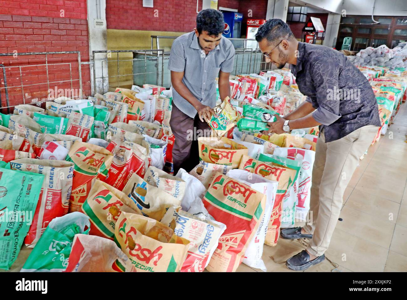 Student Movement members collect relief materials and money for flood ...