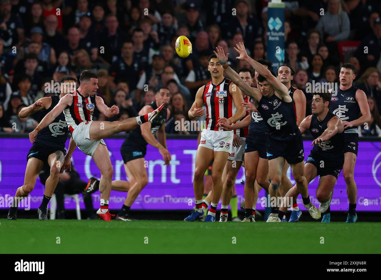 Melbourne, Australia. 25th Aug, 2024. Jack Higgins of the Saints kicks ...