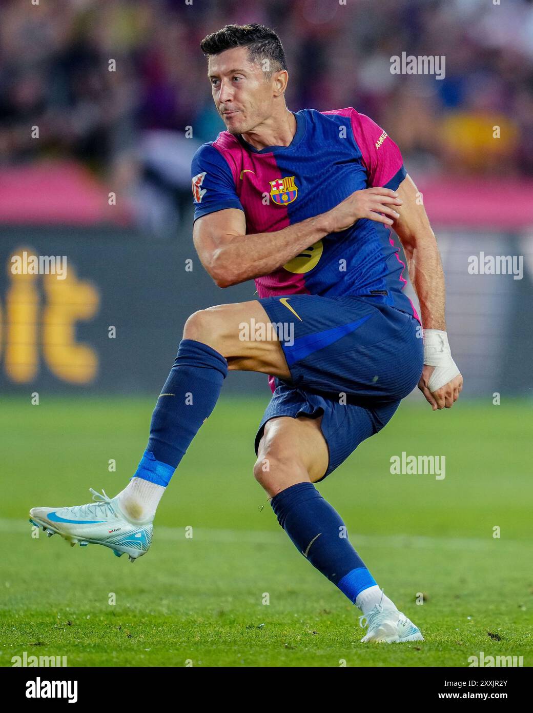 Robert Lewandowski of FC Barcelona scores the 2-1 during the La Liga EA ...