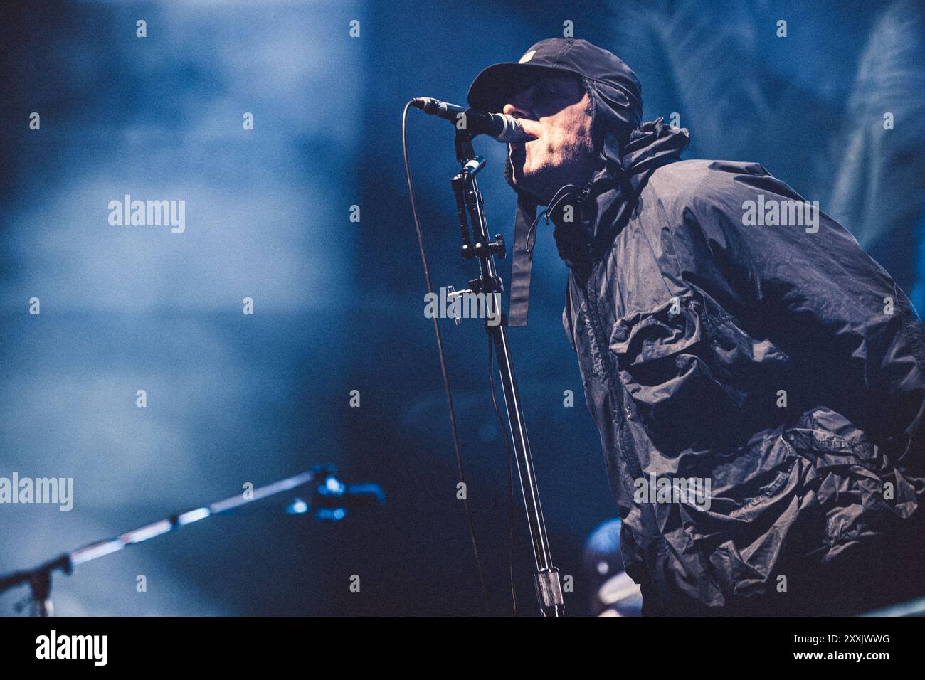 Live tour rumours hi-res stock photography and images - Alamy