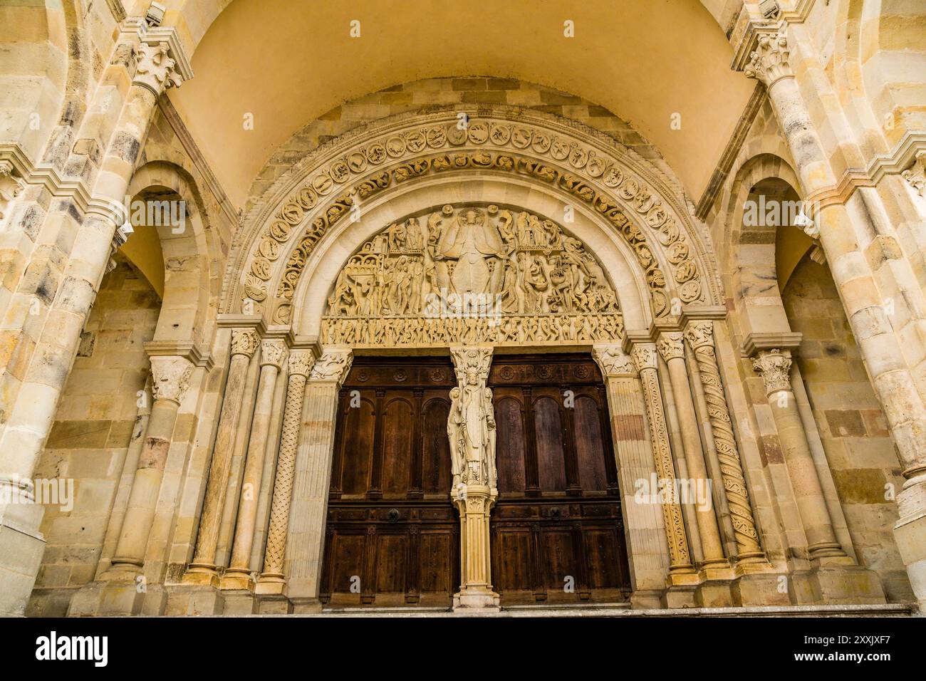 Narthex, Basilica of Saint Mary Magdalene of Vézelay, masterpiece of ...