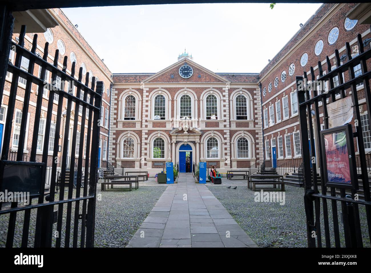 Bluecoat Chambers, School Lane, Liverpool Stock Photo - Alamy