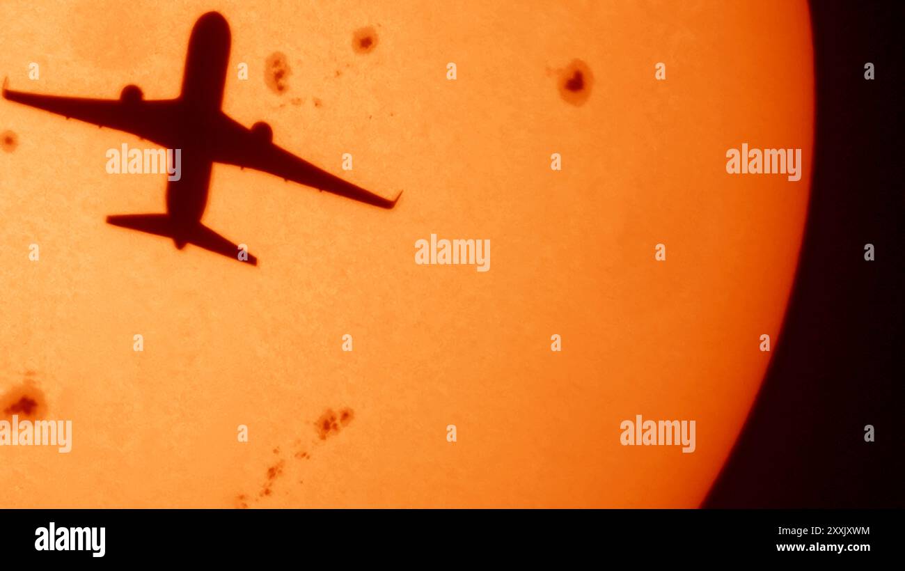 London, UK. 25th Aug, 2024. Sun in London at the start of a week of ...