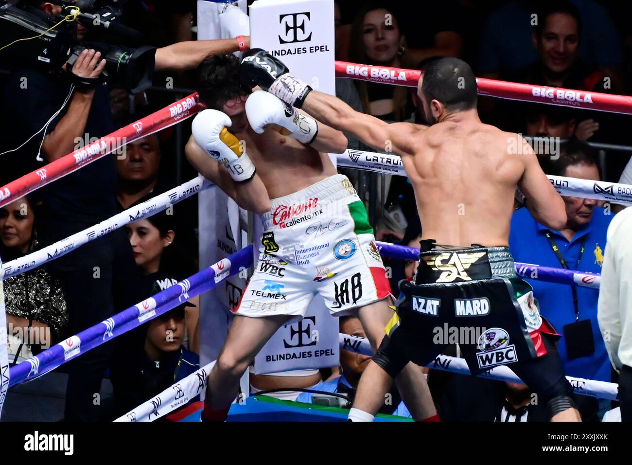 Mexico City, Mexico. 24th Aug, 2024. David Picasso of Mexico fights ...