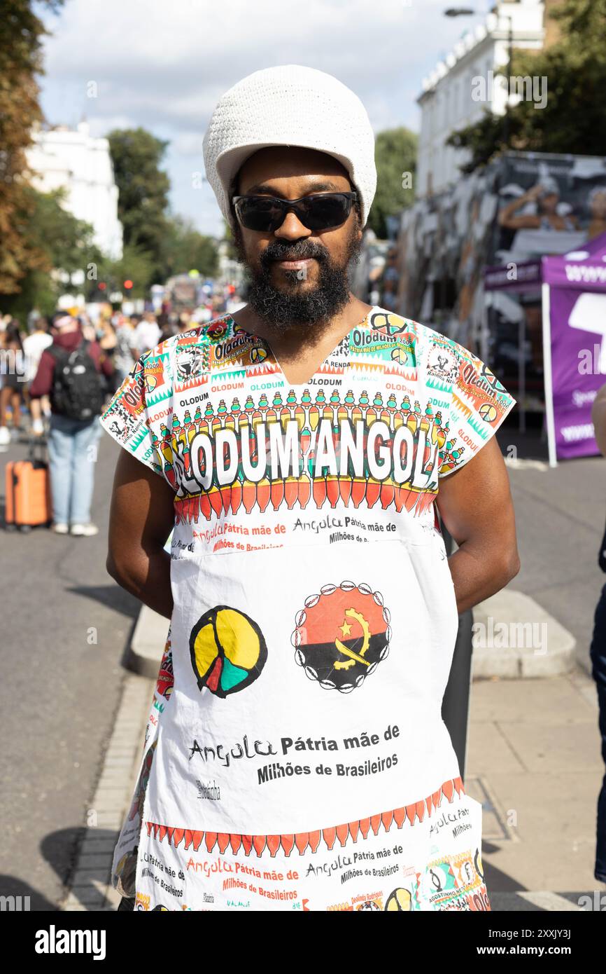 London, UK. 25 Aug, 2024. Crowds are gathering at Notting Hill Gate to ...