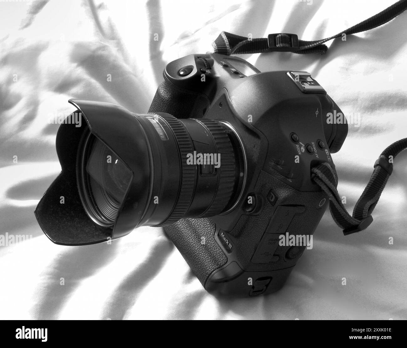 Still life image of a DSLR camera - no logos Stock Photo - Alamy