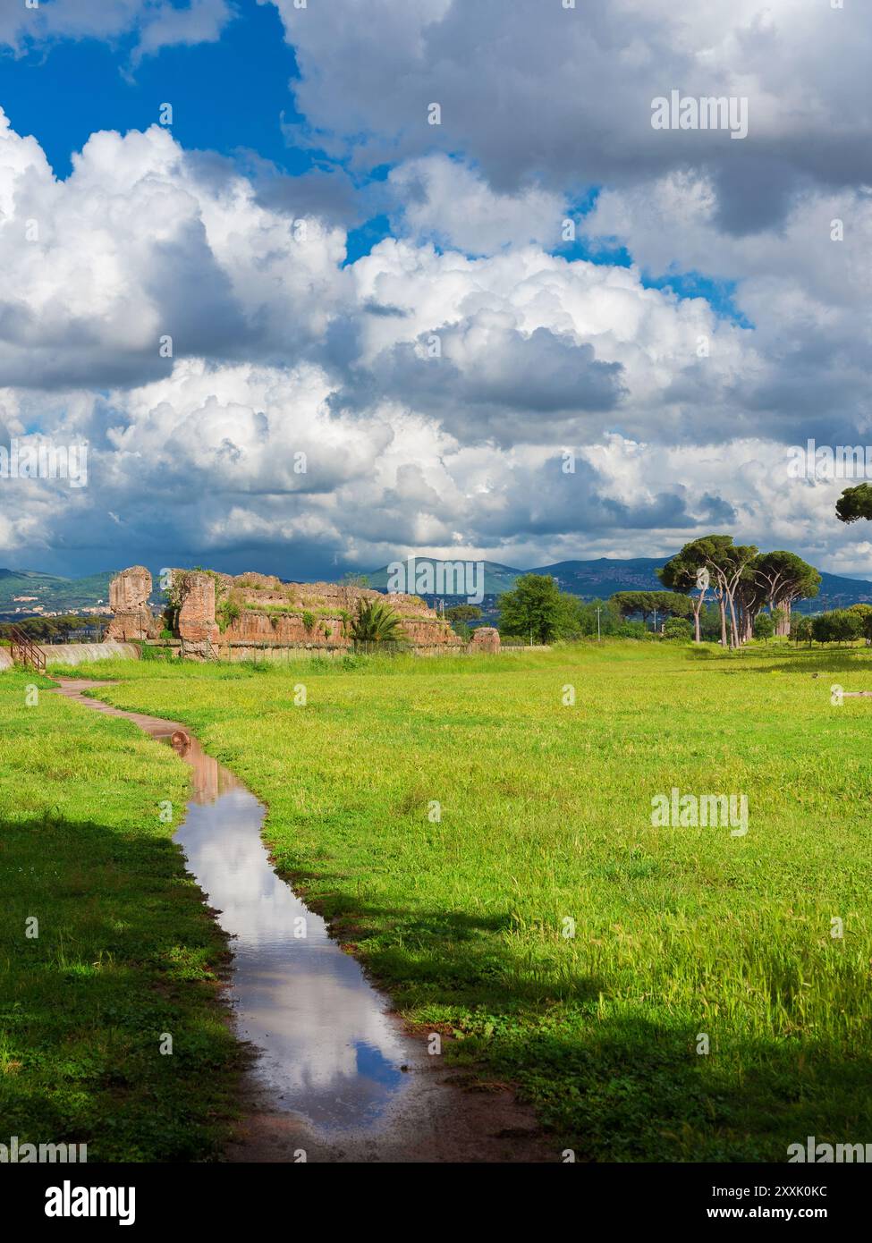 Ancient roman aqueduct rome hi-res stock photography and images - Alamy
