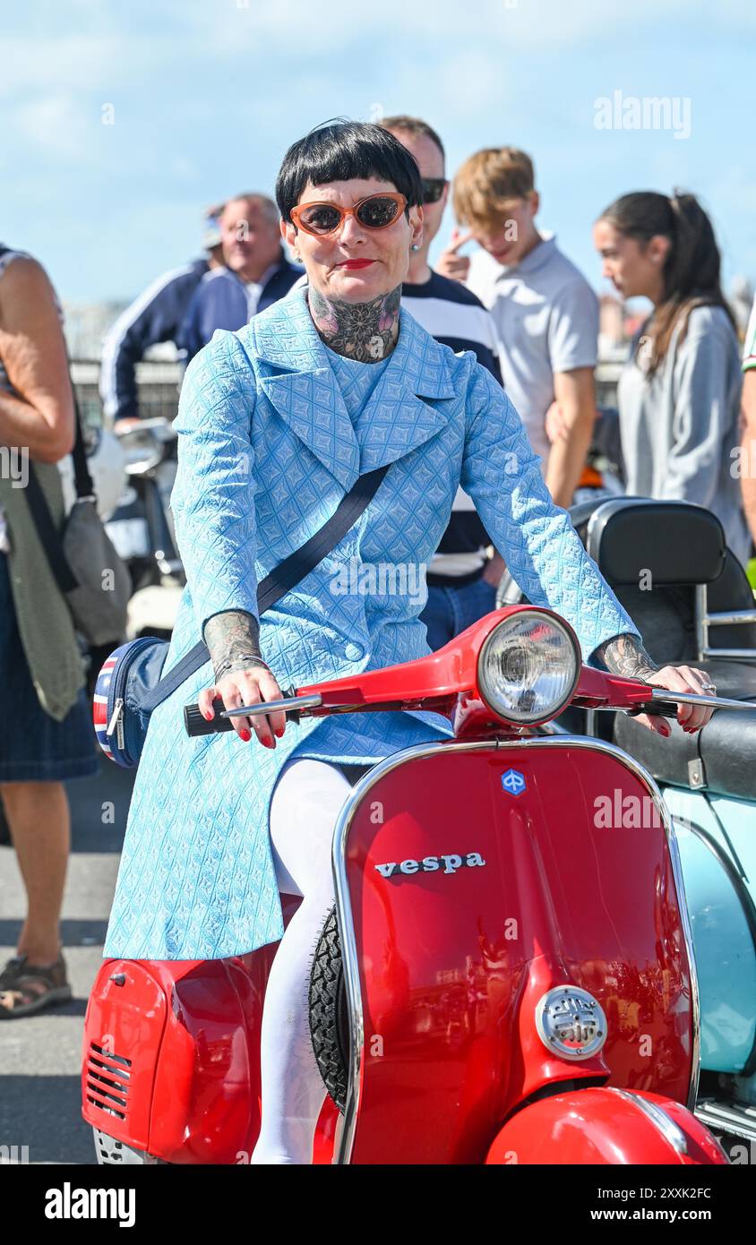 Mod weekender 2024 women hi-res stock photography and images - Alamy