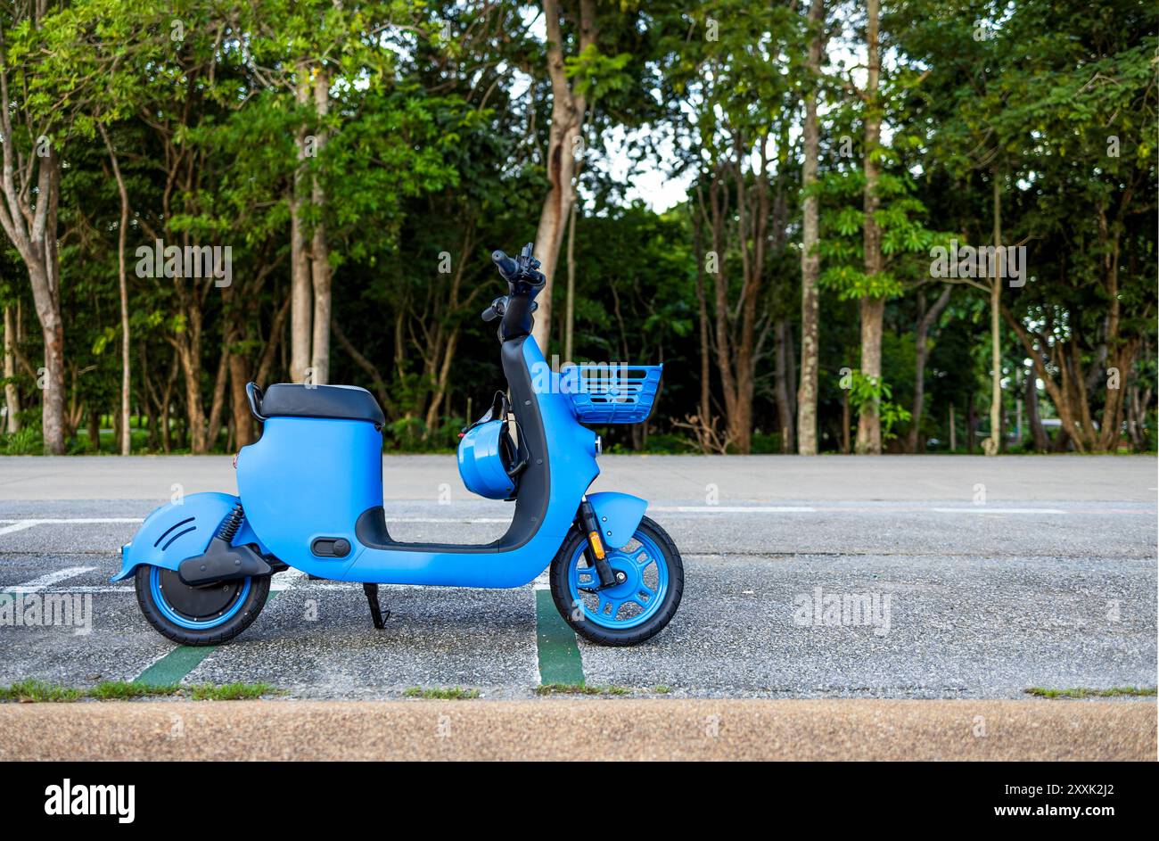 Ev bike hi-res stock photography and images - Alamy