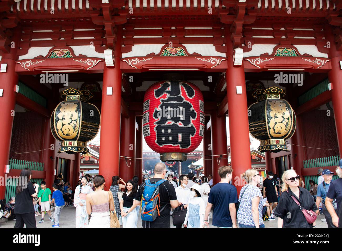 Famous kaminarimon thunder gate hi-res stock photography and images - Alamy