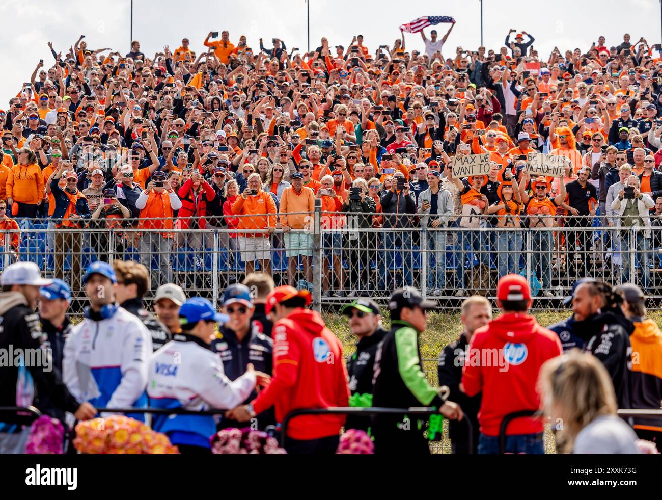 ZANDVOORT - Fans watch the drivers parade of the F1 Grand Prix of the ...