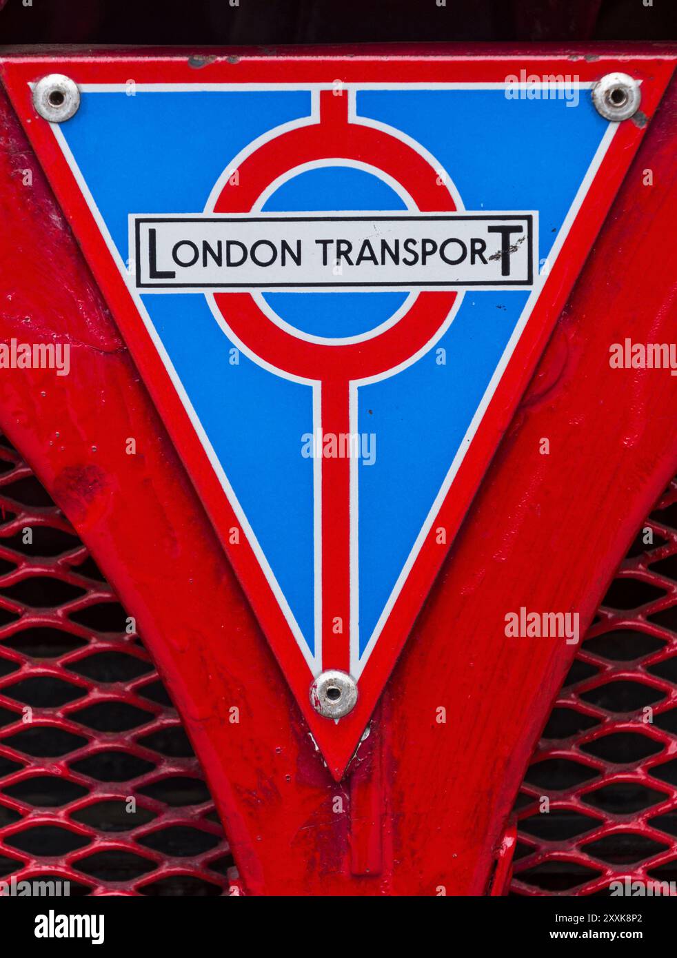 London Transport logo on front of old bus Stock Photo - Alamy