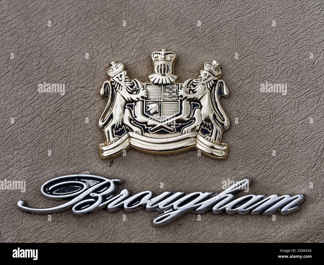 Vintage classic badge emblem hi-res stock photography and images - Alamy