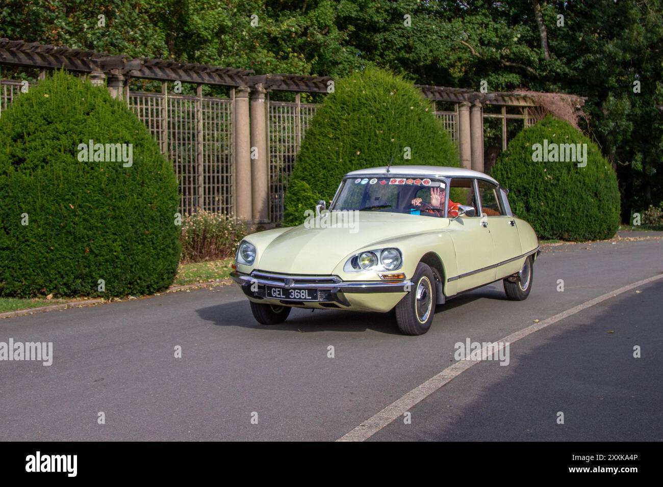 1972 70s yellow French Citroën DS; Classic and Vintage cars on display ...