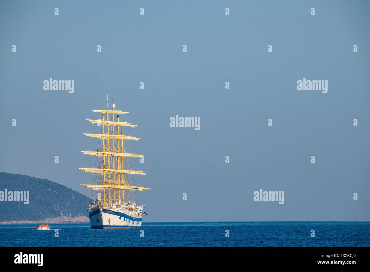 Royal Clipper, the largest clipper in the world at the entrance to ...